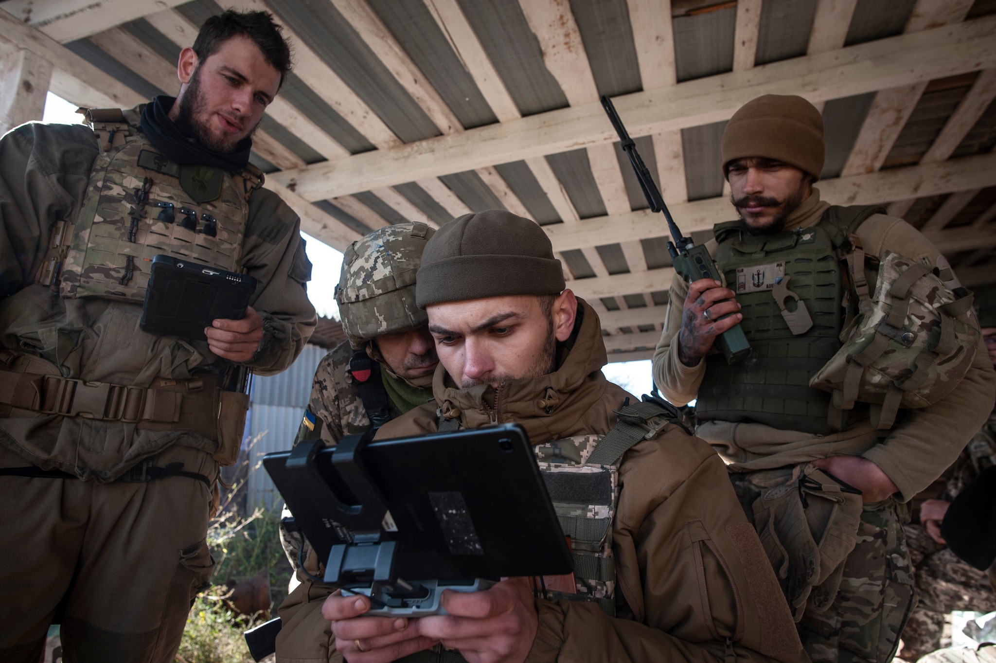 СтратКом ВСУ показал "эвакуацию" сбитого дрона с оккупированной ...